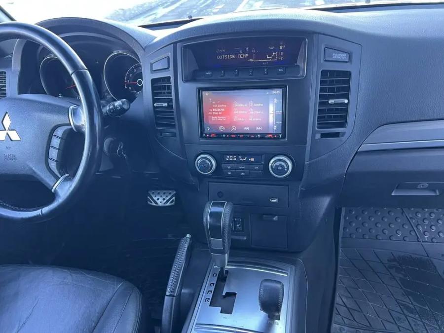 Sarkans Mitsubishi Pajero 2009 Rēzekne, ar dzinēja tilpumu 3.20 L un nobraukumu 158 tūkst. km par 6850 €, foto 9 vietnē AUTOMOTO.COM.LV