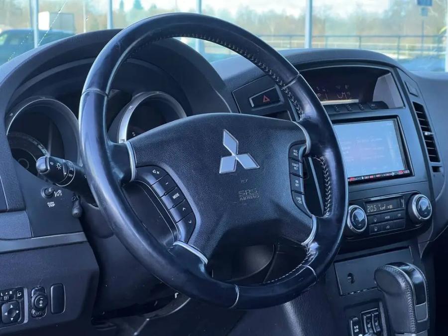 Sarkans Mitsubishi Pajero 2009 Rēzekne, ar dzinēja tilpumu 3.20 L un nobraukumu 158 tūkst. km par 6850 €, foto 12 vietnē AUTOMOTO.COM.LV