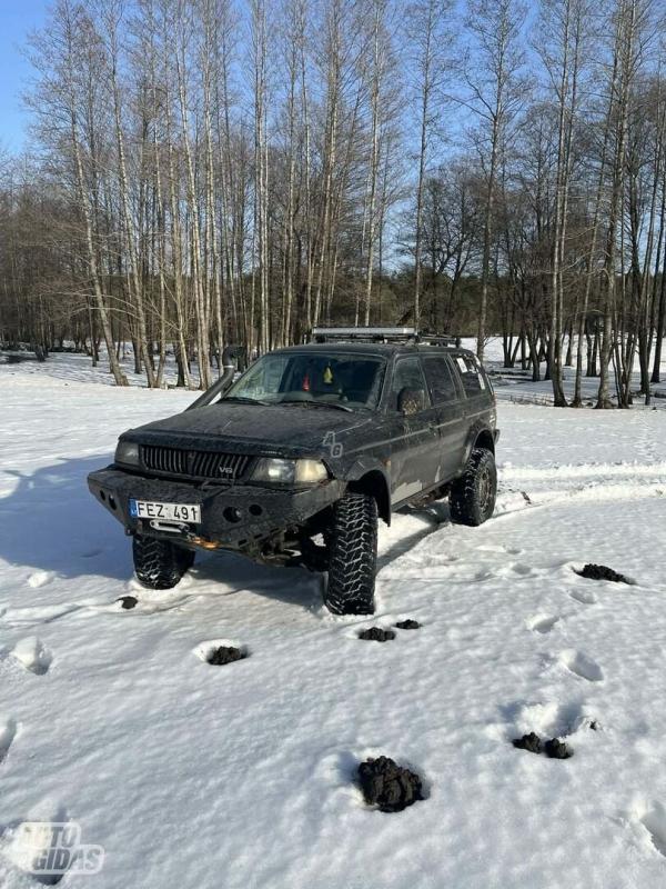 Black Mitsubishi Pajero Sport 1999 in Vilnius, with an engine capacity of 3.00 L and mileage of 308 thousand km for 4000 €, photo 1 on AUTOMOTO.COM.LV