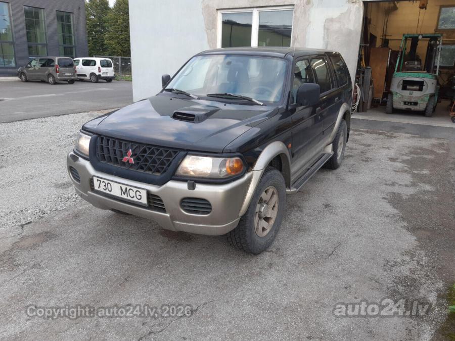Melns Mitsubishi Pajero Sport 2000 Tallina, ar dzinēja tilpumu 2.50 L un nobraukumu 265 tūkst. km par 4340 €, foto 1 vietnē AUTOMOTO.COM.LV