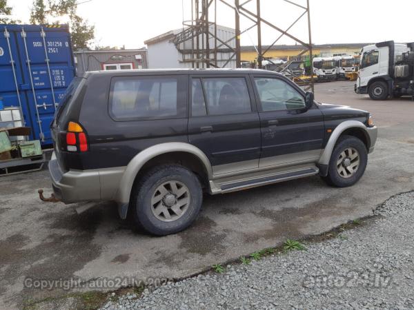 Melns Mitsubishi Pajero Sport 2000 Tallina, ar dzinēja tilpumu 2.50 L un nobraukumu 265 tūkst. km par 4340 €, foto 4 vietnē AUTOMOTO.COM.LV