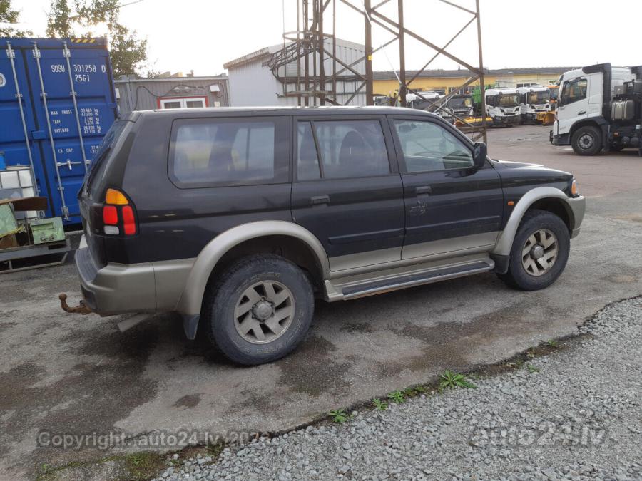 Melns Mitsubishi Pajero Sport 2000 Tallina, ar dzinēja tilpumu 2.50 L un nobraukumu 265 tūkst. km par 4340 €, foto 4 vietnē AUTOMOTO.COM.LV
