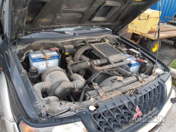 Black Mitsubishi Pajero Sport 2000 in Tallinn, with an engine capacity of 2.50 L and mileage of 265 thousand km for 4340 €, photo 11 on AUTOMOTO.COM.LV