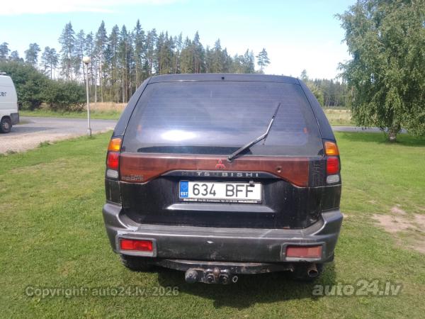 Melns Mitsubishi Pajero Sport 2001 Tallina, ar dzinēja tilpumu 2.50 L un nobraukumu 0 tūkst. km par 2500 €, foto 3 vietnē AUTOMOTO.COM.LV