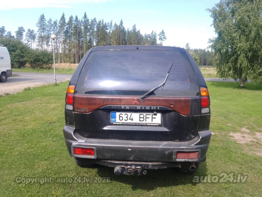 Melns Mitsubishi Pajero Sport 2001 Tallina, ar dzinēja tilpumu 2.50 L un nobraukumu 0 tūkst. km par 2500 €, foto 4 vietnē AUTOMOTO.COM.LV