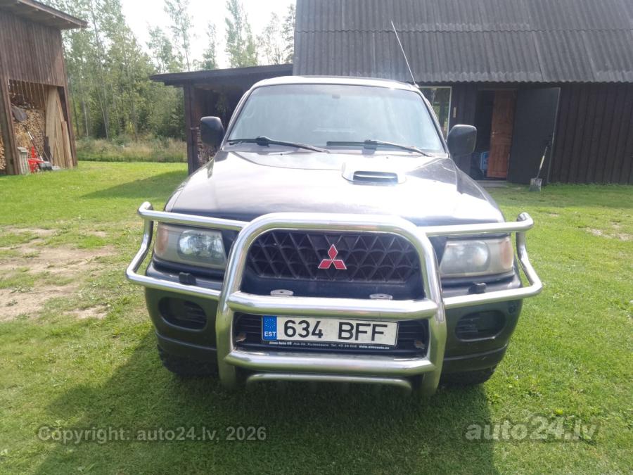 Melns Mitsubishi Pajero Sport 2001 Tallina, ar dzinēja tilpumu 2.50 L un nobraukumu 0 tūkst. km par 2500 €, foto 5 vietnē AUTOMOTO.COM.LV