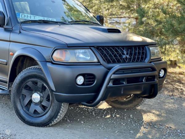 Black Mitsubishi Pajero Sport 2005 in Vilnius, with an engine capacity of 2.48 L and mileage of 230 thousand km for 3700 €, photo 8 on AUTOMOTO.COM.LV