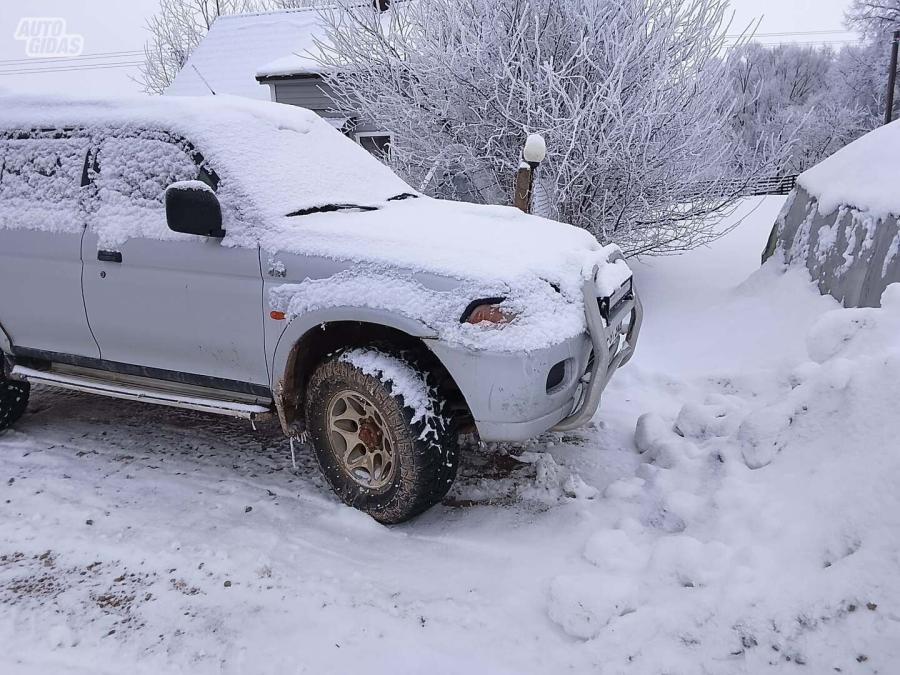 Mitsubishi Pajero Sport 2006 in Raseiniai, with an engine capacity of 2.50 L and mileage of 150 thousand km for 3000 €, photo 12 on AUTOMOTO.COM.LV