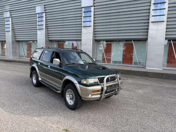 Green Mitsubishi Pajero Sport 1998 in Vilnius, with an engine capacity of 2.48 L and mileage of 289 thousand km for 2800 €, photo 1 on AUTOMOTO.COM.LV