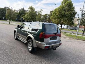 Green Mitsubishi Pajero Sport 1998 in Vilnius, with an engine capacity of 2.48 L and mileage of 289 thousand km for 2800 €, photo 4 on AUTOMOTO.COM.LV