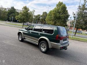 Green Mitsubishi Pajero Sport 1998 in Vilnius, with an engine capacity of 2.48 L and mileage of 289 thousand km for 2800 €, photo 5 on AUTOMOTO.COM.LV