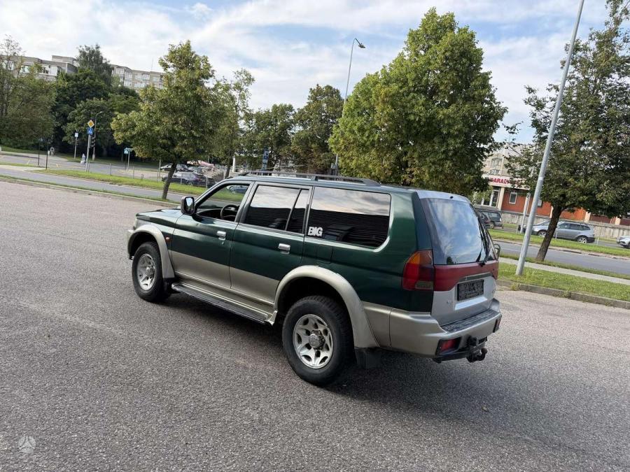 Green Mitsubishi Pajero Sport 1998 in Vilnius, with an engine capacity of 2.48 L and mileage of 289 thousand km for 2800 €, photo 5 on AUTOMOTO.COM.LV