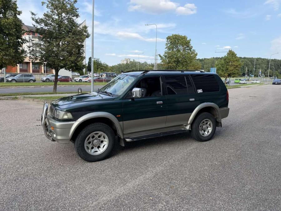 Green Mitsubishi Pajero Sport 1998 in Vilnius, with an engine capacity of 2.48 L and mileage of 289 thousand km for 2800 €, photo 6 on AUTOMOTO.COM.LV