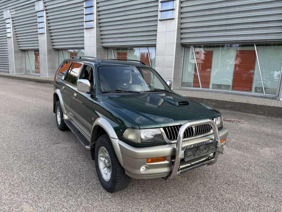 Green Mitsubishi Pajero Sport 1998 in Vilnius, with an engine capacity of 2.48 L and mileage of 289 thousand km for 2800 €, photo 7 on AUTOMOTO.COM.LV