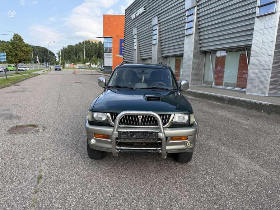 Green Mitsubishi Pajero Sport 1998 in Vilnius, with an engine capacity of 2.48 L and mileage of 289 thousand km for 2800 €, photo 8 on AUTOMOTO.COM.LV