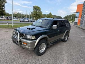 Green Mitsubishi Pajero Sport 1998 in Vilnius, with an engine capacity of 2.48 L and mileage of 289 thousand km for 2800 €, photo 9 on AUTOMOTO.COM.LV
