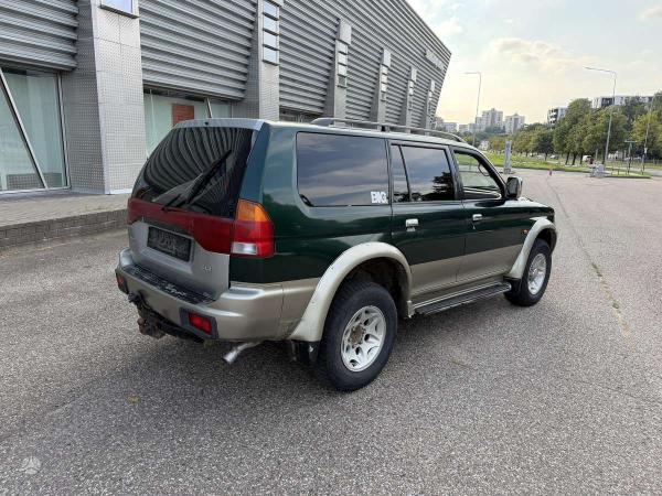 Green Mitsubishi Pajero Sport 1998 in Vilnius, with an engine capacity of 2.48 L and mileage of 289 thousand km for 2800 €, photo 9 on AUTOMOTO.COM.LV