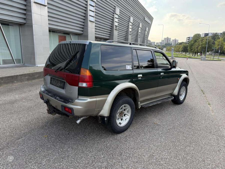 Green Mitsubishi Pajero Sport 1998 in Vilnius, with an engine capacity of 2.48 L and mileage of 289 thousand km for 2800 €, photo 10 on AUTOMOTO.COM.LV