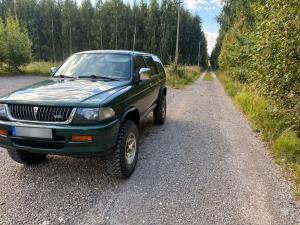 Green Mitsubishi Pajero Sport 1998 in Panevezys, with an engine capacity of 2.97 L and mileage of 249 thousand km for 4900 €, photo 6 on AUTOMOTO.COM.LV