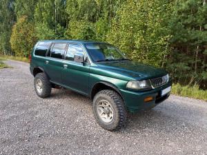Green Mitsubishi Pajero Sport 1998 in Panevezys, with an engine capacity of 2.97 L and mileage of 249 thousand km for 4900 €, photo 7 on AUTOMOTO.COM.LV