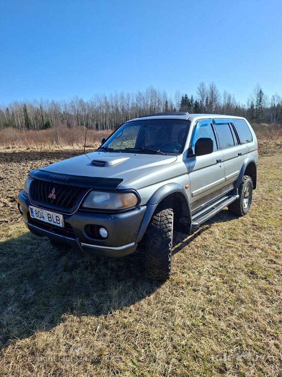 Pelēks Mitsubishi Pajero Sport 2001 Tallina, ar dzinēja tilpumu 2.50 L un nobraukumu 365 tūkst. km par 3600 €, foto 1 vietnē AUTOMOTO.COM.LV