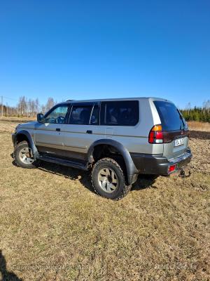 Pelēks Mitsubishi Pajero Sport 2001 Tallina, ar dzinēja tilpumu 2.50 L un nobraukumu 365 tūkst. km par 3600 €, foto 3 vietnē AUTOMOTO.COM.LV