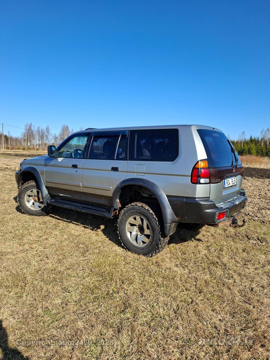 Pelēks Mitsubishi Pajero Sport 2001 Tallina, ar dzinēja tilpumu 2.50 L un nobraukumu 365 tūkst. km par 3600 €, foto 3 vietnē AUTOMOTO.COM.LV