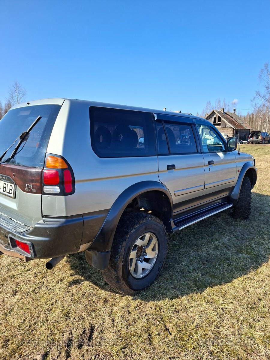 Pelēks Mitsubishi Pajero Sport 2001 Tallina, ar dzinēja tilpumu 2.50 L un nobraukumu 365 tūkst. km par 3600 €, foto 5 vietnē AUTOMOTO.COM.LV