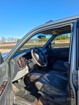 Pelēks Mitsubishi Pajero Sport 2001 Tallina, ar dzinēja tilpumu 2.50 L un nobraukumu 365 tūkst. km par 3600 €, foto 7 vietnē AUTOMOTO.COM.LV