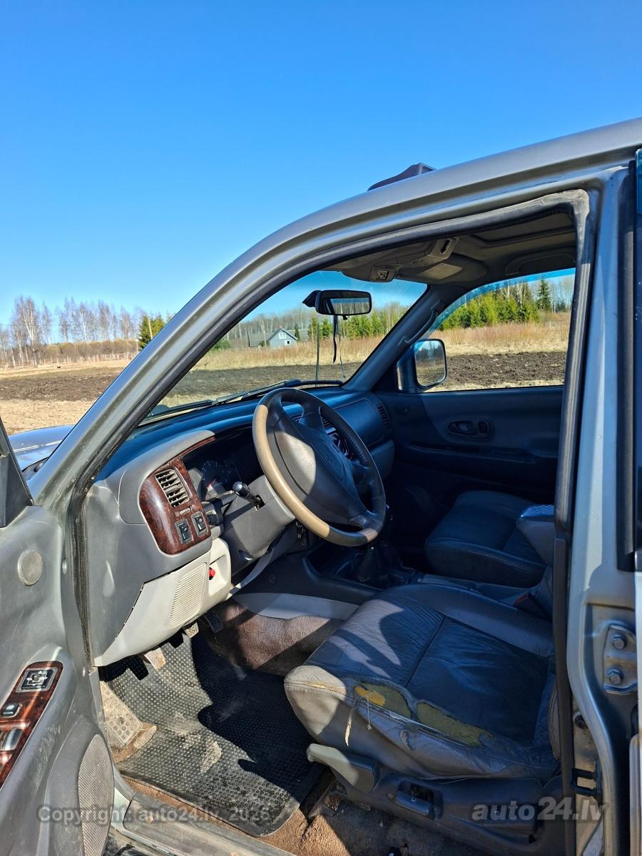 Pelēks Mitsubishi Pajero Sport 2001 Tallina, ar dzinēja tilpumu 2.50 L un nobraukumu 365 tūkst. km par 3600 €, foto 7 vietnē AUTOMOTO.COM.LV
