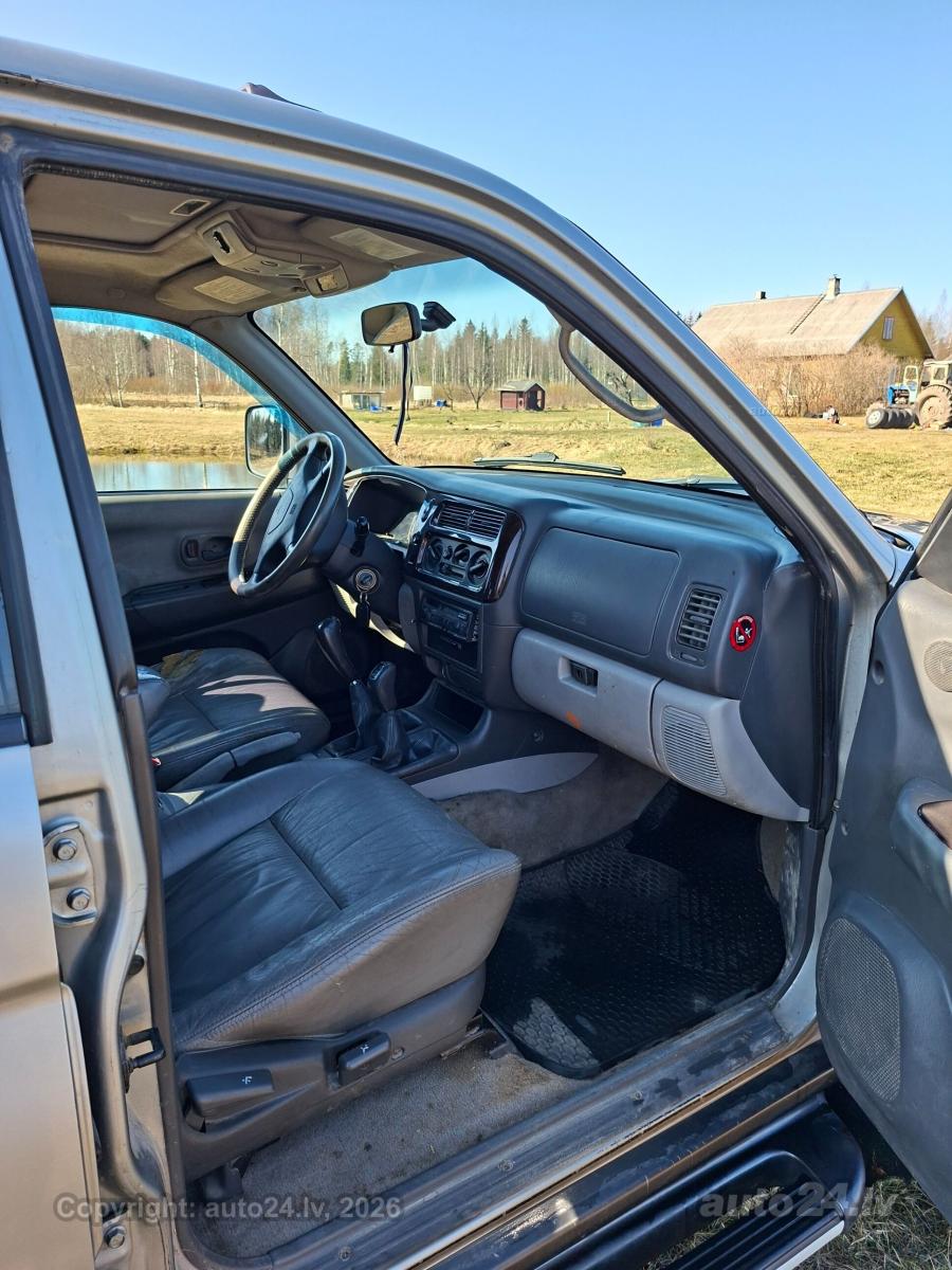 Pelēks Mitsubishi Pajero Sport 2001 Tallina, ar dzinēja tilpumu 2.50 L un nobraukumu 365 tūkst. km par 3600 €, foto 10 vietnē AUTOMOTO.COM.LV