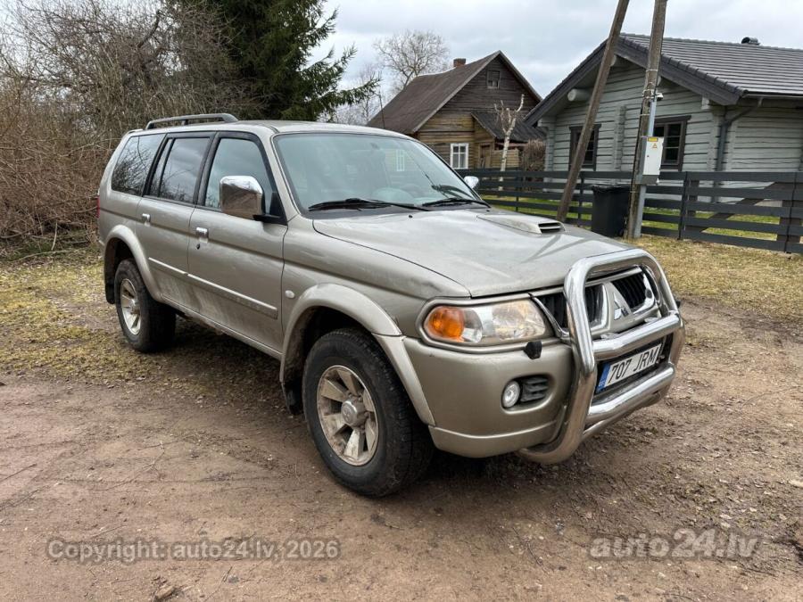 Pelēks Mitsubishi Pajero Sport 2006 Tallina, ar dzinēja tilpumu 2.50 L un nobraukumu 113 tūkst. km par 6000 €, foto 1 vietnē AUTOMOTO.COM.LV