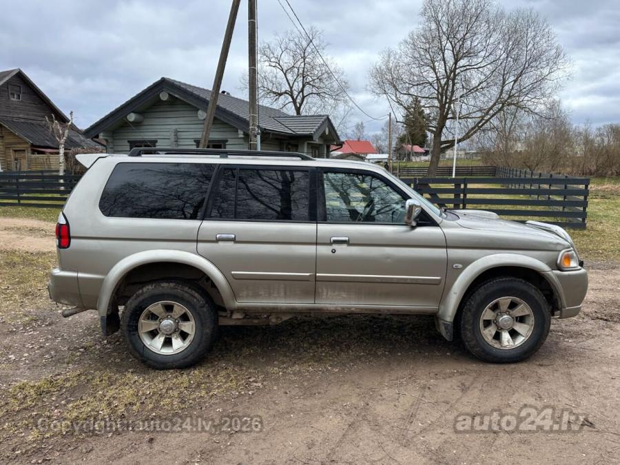 Pelēks Mitsubishi Pajero Sport 2006 Tallina, ar dzinēja tilpumu 2.50 L un nobraukumu 113 tūkst. km par 6000 €, foto 3 vietnē AUTOMOTO.COM.LV