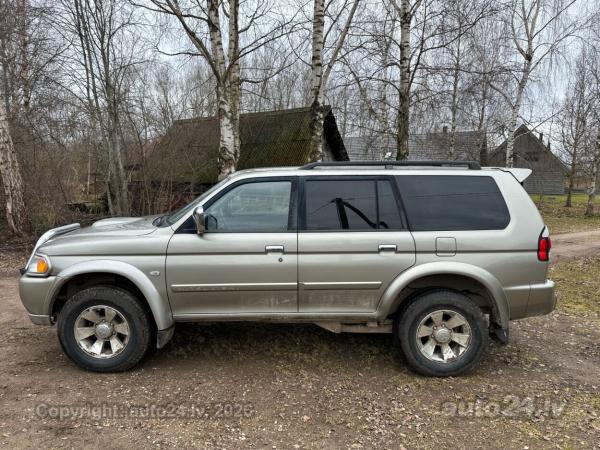 Grey Mitsubishi Pajero Sport 2006 in Tallinn, with an engine capacity of 2.50 L and mileage of 113 thousand km for 6000 €, photo 5 on AUTOMOTO.COM.LV