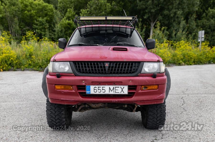 Sarkans Mitsubishi Pajero Sport 2001 Tallina, ar dzinēja tilpumu 2.50 L un nobraukumu 0 tūkst. km par 2999 €, foto 3 vietnē AUTOMOTO.COM.LV