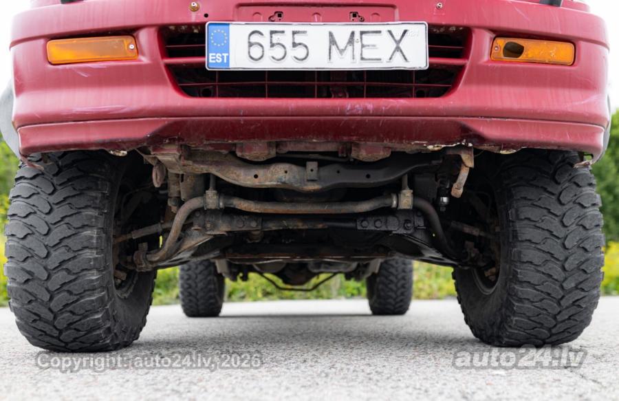 Sarkans Mitsubishi Pajero Sport 2001 Tallina, ar dzinēja tilpumu 2.50 L un nobraukumu 0 tūkst. km par 2999 €, foto 11 vietnē AUTOMOTO.COM.LV
