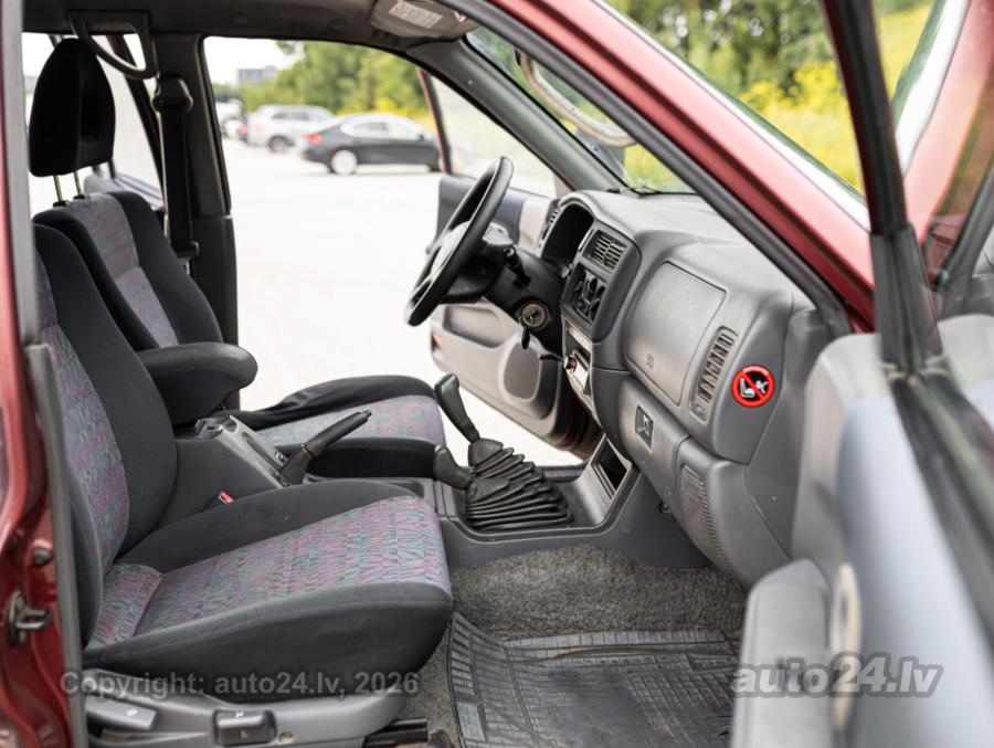 Sarkans Mitsubishi Pajero Sport 2001 Tallina, ar dzinēja tilpumu 2.50 L un nobraukumu 0 tūkst. km par 2999 €, foto 15 vietnē AUTOMOTO.COM.LV