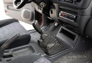 Sarkans Mitsubishi Pajero Sport 2001 Tallina, ar dzinēja tilpumu 2.50 L un nobraukumu 0 tūkst. km par 2999 €, foto 18 vietnē AUTOMOTO.COM.LV
