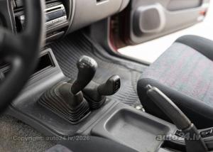 Sarkans Mitsubishi Pajero Sport 2001 Tallina, ar dzinēja tilpumu 2.50 L un nobraukumu 0 tūkst. km par 2999 €, foto 19 vietnē AUTOMOTO.COM.LV