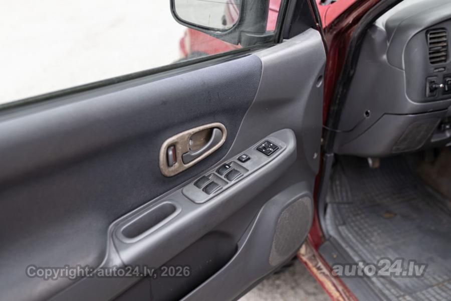 Sarkans Mitsubishi Pajero Sport 2001 Tallina, ar dzinēja tilpumu 2.50 L un nobraukumu 0 tūkst. km par 2999 €, foto 24 vietnē AUTOMOTO.COM.LV