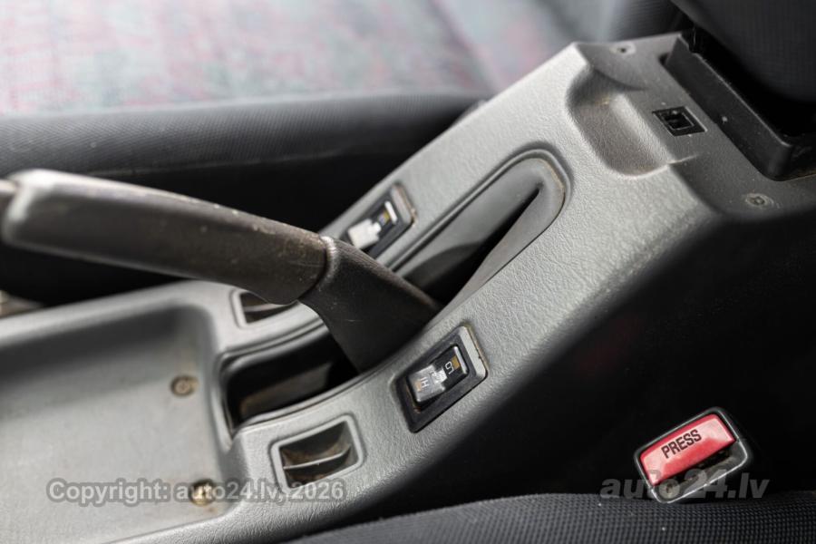 Sarkans Mitsubishi Pajero Sport 2001 Tallina, ar dzinēja tilpumu 2.50 L un nobraukumu 0 tūkst. km par 2999 €, foto 25 vietnē AUTOMOTO.COM.LV