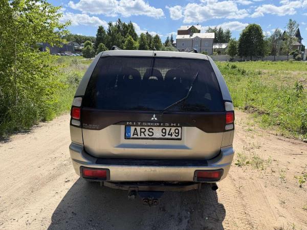 Yellow Mitsubishi Pajero Sport 2006 in Vilnius, with an engine capacity of 2.48 L and mileage of 334 thousand km for 3450 €, photo 8 on AUTOMOTO.COM.LV