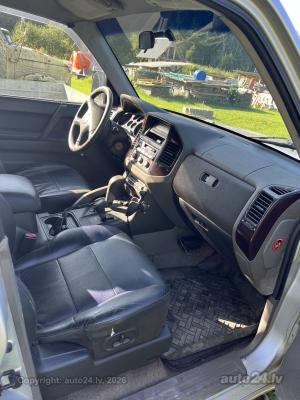 Mitsubishi Pajero 2002 in Polva, with an engine capacity of 3.20 L and mileage of 374 thousand km for 1700 €, photo 6 on AUTOMOTO.COM.LV