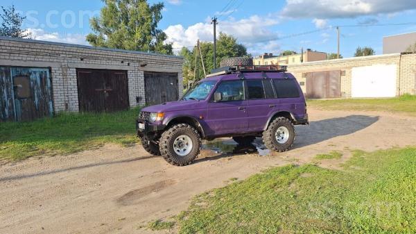 Violets Mitsubishi Pajero 1997 Rīga, ar dzinēja tilpumu 3.20 L un nobraukumu 300 tūkst. km par 5200 €, foto 1 vietnē AUTOMOTO.COM.LV