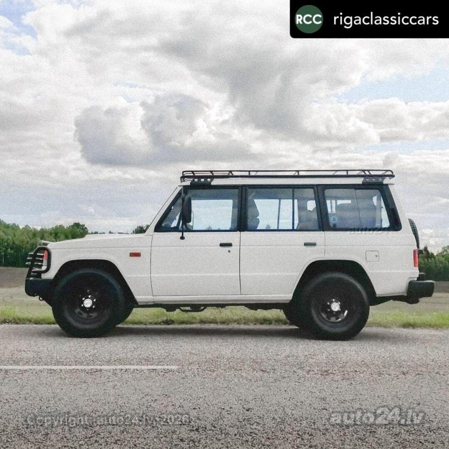 White Mitsubishi Pajero 1990 in Riga, with an engine capacity of 2.50 L and mileage of 335 thousand km for 21500 €, photo 1 on AUTOMOTO.COM.LV