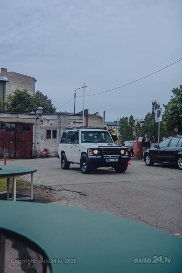 White Mitsubishi Pajero 1990 in Riga, with an engine capacity of 2.50 L and mileage of 335 thousand km for 21500 €, photo 2 on AUTOMOTO.COM.LV