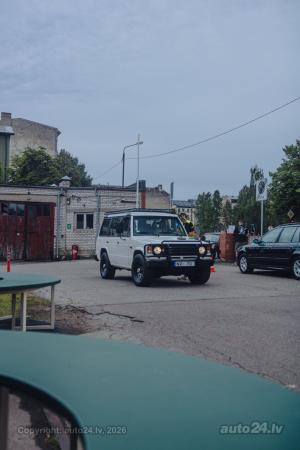 White Mitsubishi Pajero 1990 in Riga, with an engine capacity of 2.50 L and mileage of 335 thousand km for 21500 €, photo 2 on AUTOMOTO.COM.LV