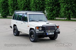 White Mitsubishi Pajero 1990 in Riga, with an engine capacity of 2.50 L and mileage of 335 thousand km for 21500 €, photo 5 on AUTOMOTO.COM.LV