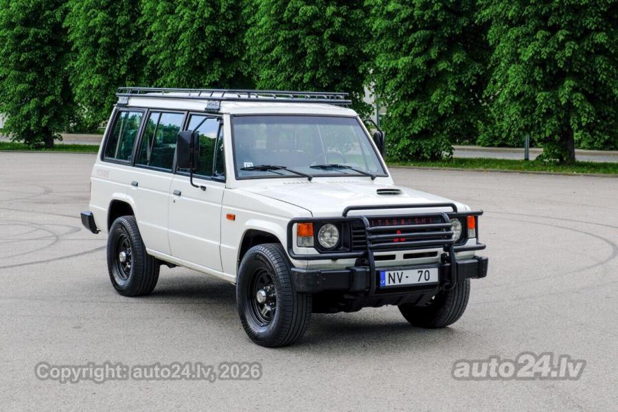 White Mitsubishi Pajero 1990 in Riga, with an engine capacity of 2.50 L and mileage of 335 thousand km for 21500 €, photo 5 on AUTOMOTO.COM.LV