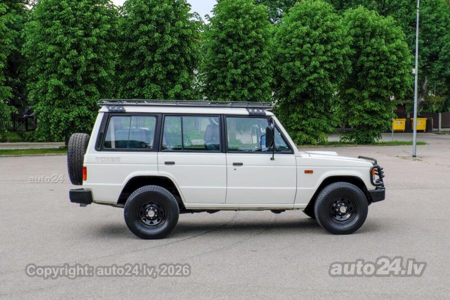 White Mitsubishi Pajero 1990 in Riga, with an engine capacity of 2.50 L and mileage of 335 thousand km for 21500 €, photo 7 on AUTOMOTO.COM.LV